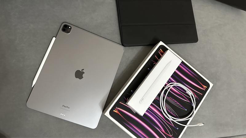 Продаю свой iPad Pro 12.9 (256 wi-fi) с Apple Pencil