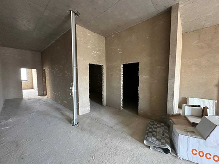 4 xonali 140M2 8 qavatli yangi gishtli dom2 qavatidan Karopka sotiladi
