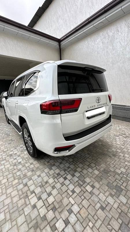 Toyota Land Cruiser 300