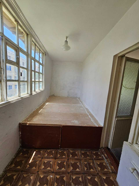 1 xonali 48m² 3-qavat sotiladi