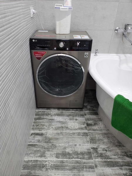 ПРОДАМ Стиральная машина LG F2J9HS2S 7KG/TrueSteam/TurboWash/ThinQ.