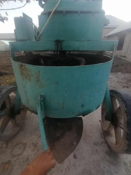 Blok g\\\'isht chiqaradigan apparat
