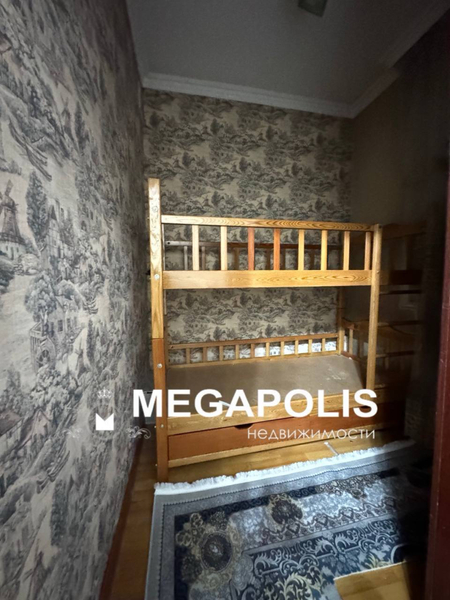 ‘ 6 квартал 2в3/1/4 Балкон 1.5х3 Продам квартиру
