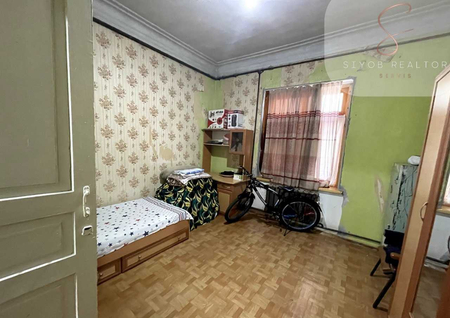 № 1942. Продается большой дом в центре.