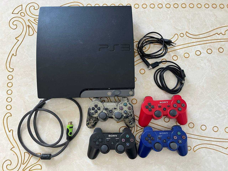 PS 3 сотилади 4 та джостики билан