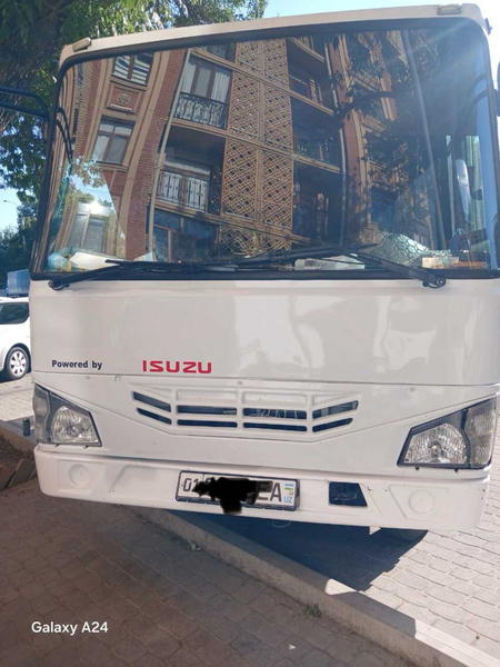 Продам автобус Isuzu 2008 года выпуска