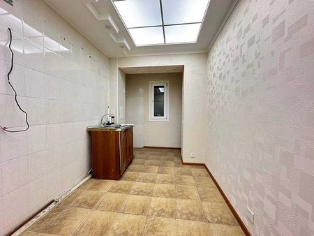 м.Ойбек ул.Чехова школа 60 3(2)-комнатная 2/9 71 м² ремонт
