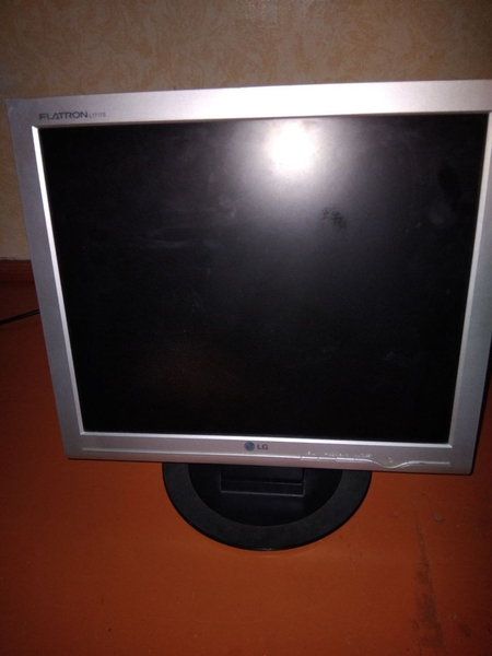Lg flatroon L1717s srochno