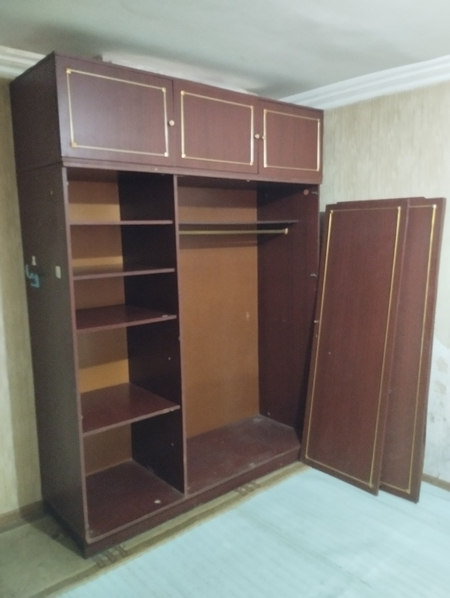 Срочно продаются шкафы и трюмо