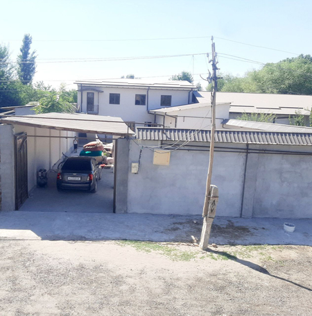 Zangiotada hovli sotiladi srochniy