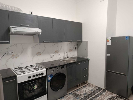 Yangi 3 xonali kvartira uzoq muddatga ijaraga beriladi.