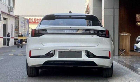 zeekr 001 elektro 730 km  mega aksya hech qata topomisla