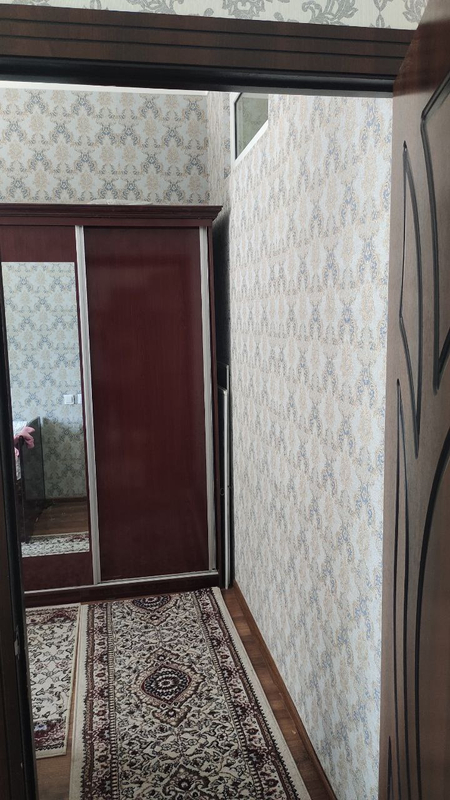 Kvartira sotiladi Navoiy 71A domda