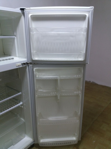Холодильник продаётся