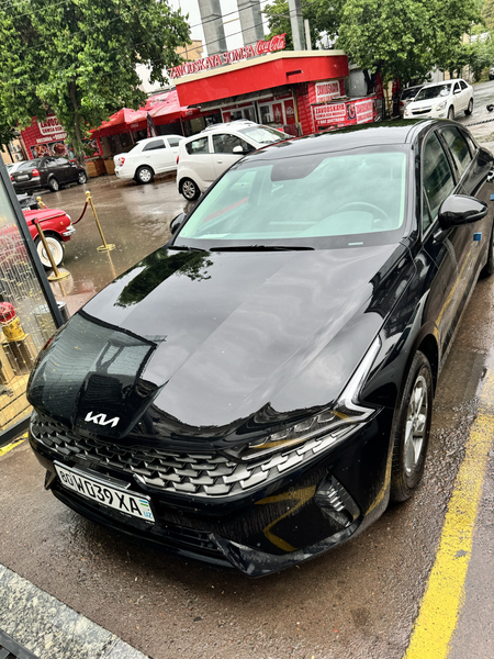 Kia k5 sotiladi