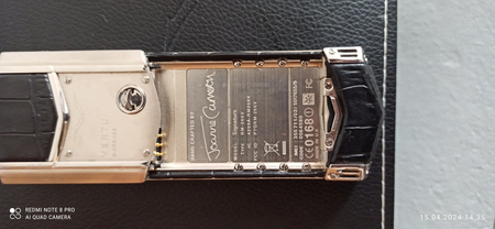 Vertu Singature.