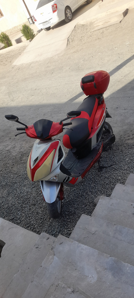 Motosikl skuter mopet