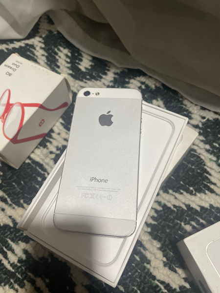Iphone 5 va 5s sotiladi