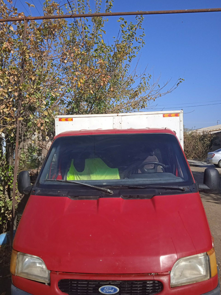 Ford furgon sotiladi