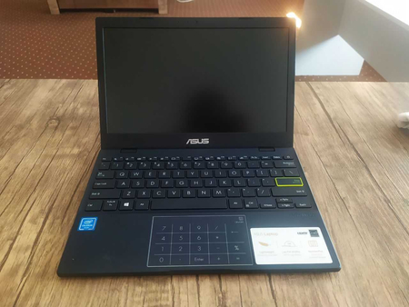 Asus laptop E210M Student