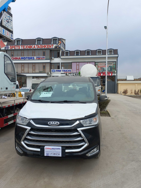 mikroavtobus Jac M4
