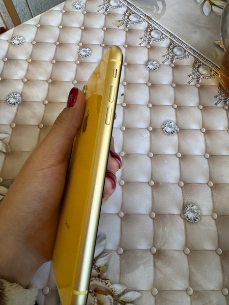 Iphone XR 64gb sodtiladi