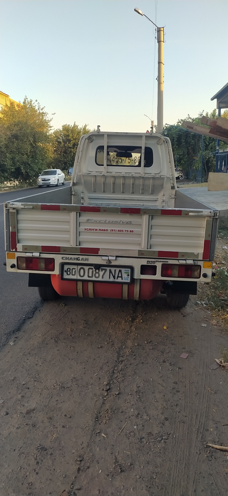 Чанган юк  автомашинаси сотилади 2018йил. 98 талик.