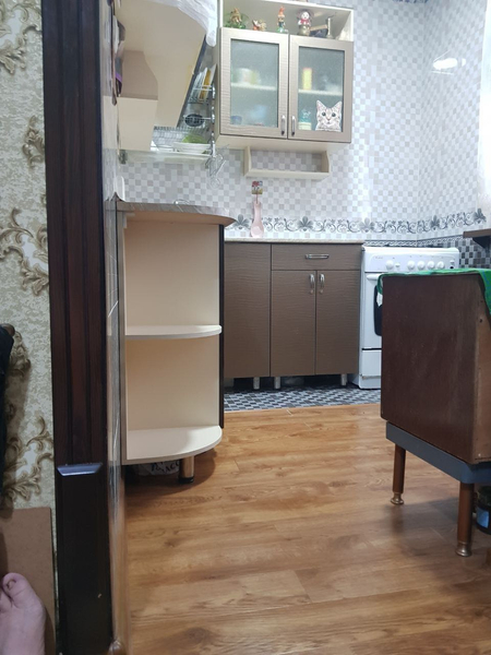 Чиланзар, 8 квартал, ТЦ ПАРУС продаётся  2-х ком квартира с ремонтом