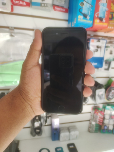 Срочно продам iPhone 7 128G jet black\\nXotira 128\\nRangi jet black\\nKarob