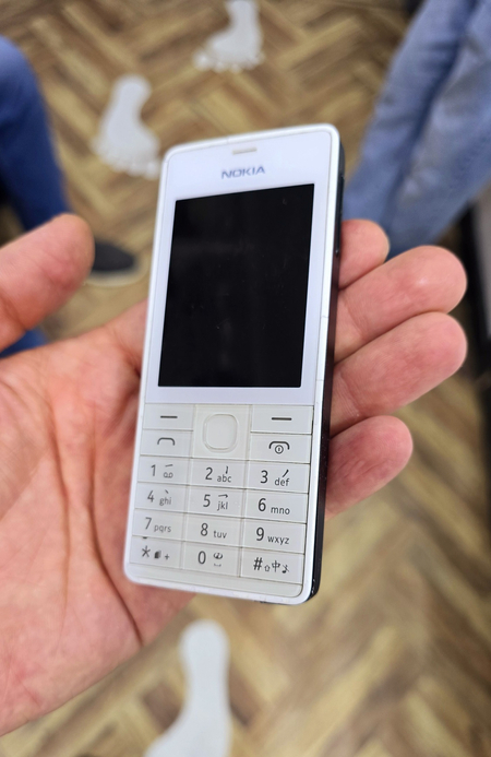 Срочно Nokia 515