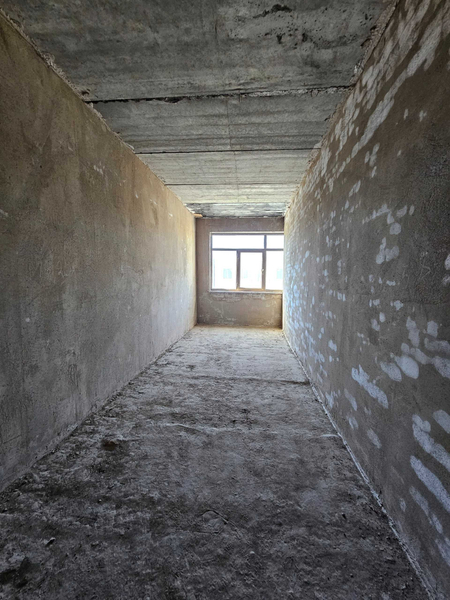 3 xonali 100m² 5-qavat sotiladi.