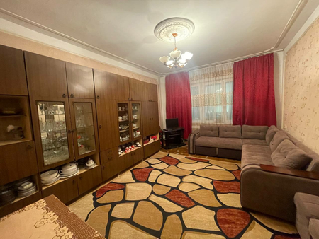 Срочно продаётся 4-х комнатная квартира,переделаная в 5-ть