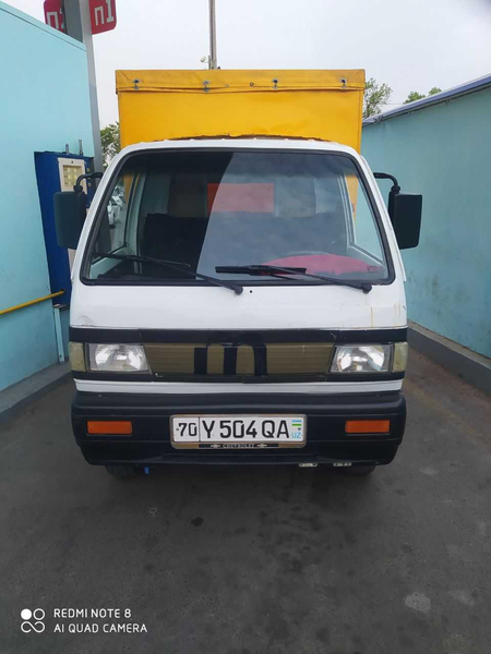 Labo sotiladi, xolati yahshi, ishlab turgan mashina