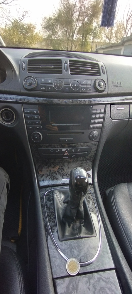 Mercedes-Benz e240 211