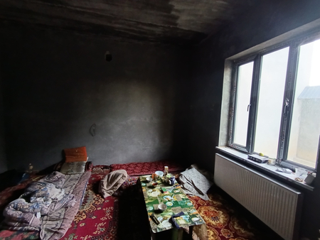 2сотки,2этажа,5комнат,подвал 110кв,коробка, кирпич,Кибрай, угловой дом