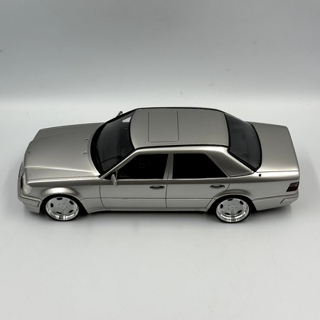 Mercedes Benz W124 E500 Волчок 1:18 моделька металлическая - Доставка