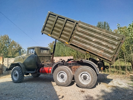 Zil 131 sotiladi