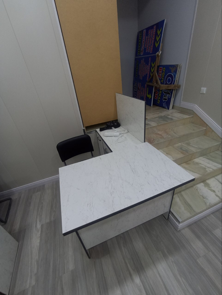 Offise Mebel sotiladi