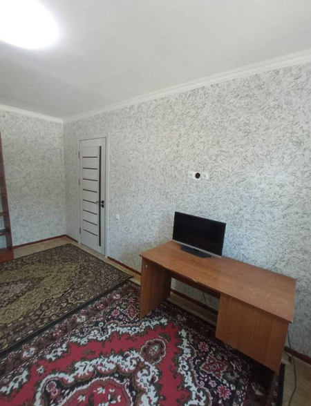Yosh oilaga 1xona 1etaj 300ye.Olmazor tumani.Beruni metro .Rieltor50%