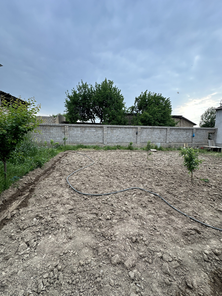 Рамадан махаллада (эски 50йиллик) 5*сот уй сотилади.