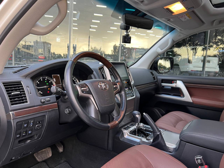Toyota Land Cruiser 200