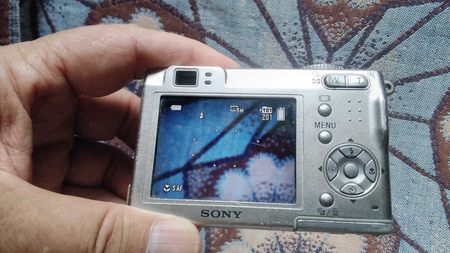 Продаеться цифровая камера Sony DSC-W5