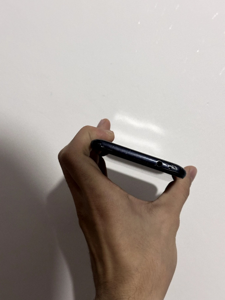 Vivo v17 holati ortacha sal qrlgan joyi bor