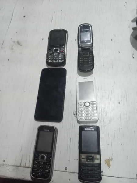 Telefonlar sotiladi zapchasga 200 000so‘m