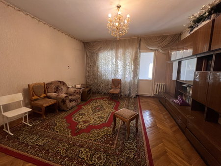 Срочно продам 3 комн.возле рынка Чорсу