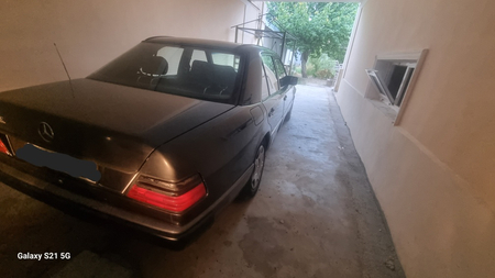 Продаётся авто w124 мерседес в харошем состаяния