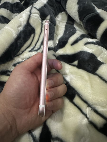 Iphone 7 sotiladi srochni 128 xotira xamma joyi chotki