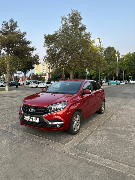 Lada X Ray moshinamz