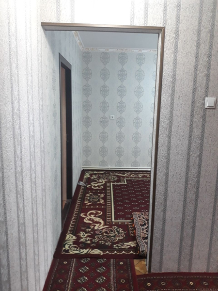 kvartira sotiladi srochno 2 xona 2 etaj 4 etajli dom
