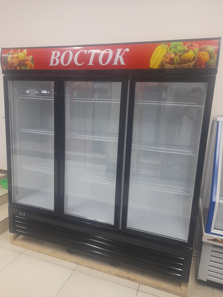 Витринный холодильник для торта